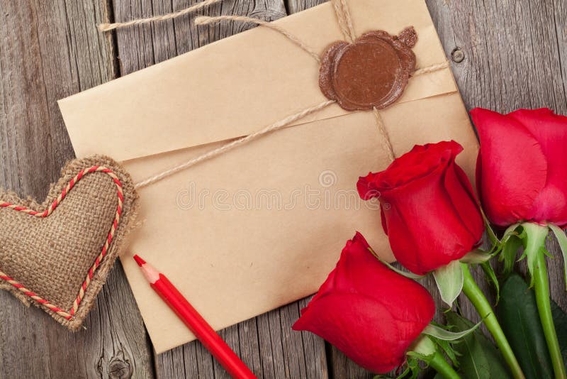 Letra De Amor, Rosas Rojas Y Corazón Imagen de archivo - Imagen de cubo ...