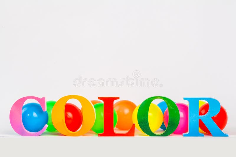 Letras Coloridas Da Cor Da Palavra E Bola Colorida Foto de Stock ...