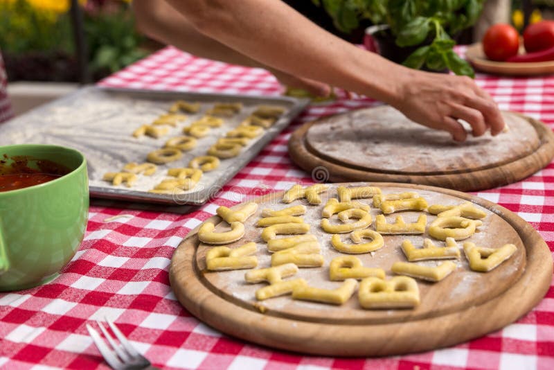 Letras cortadas da massa imagem de stock. Imagem de grelha - 53328997