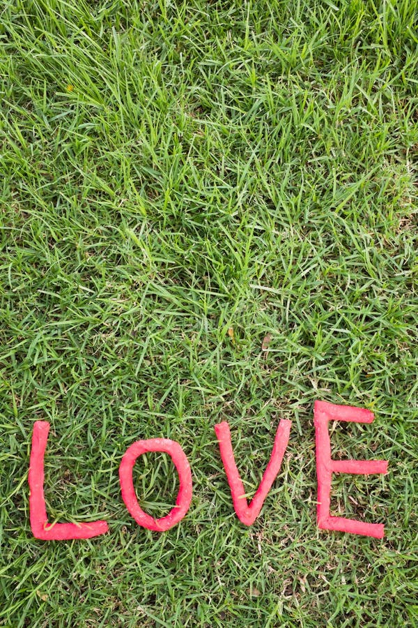 Letras De Amor Sobre La Hierba Imagen de archivo - Imagen de rojo, boda ...