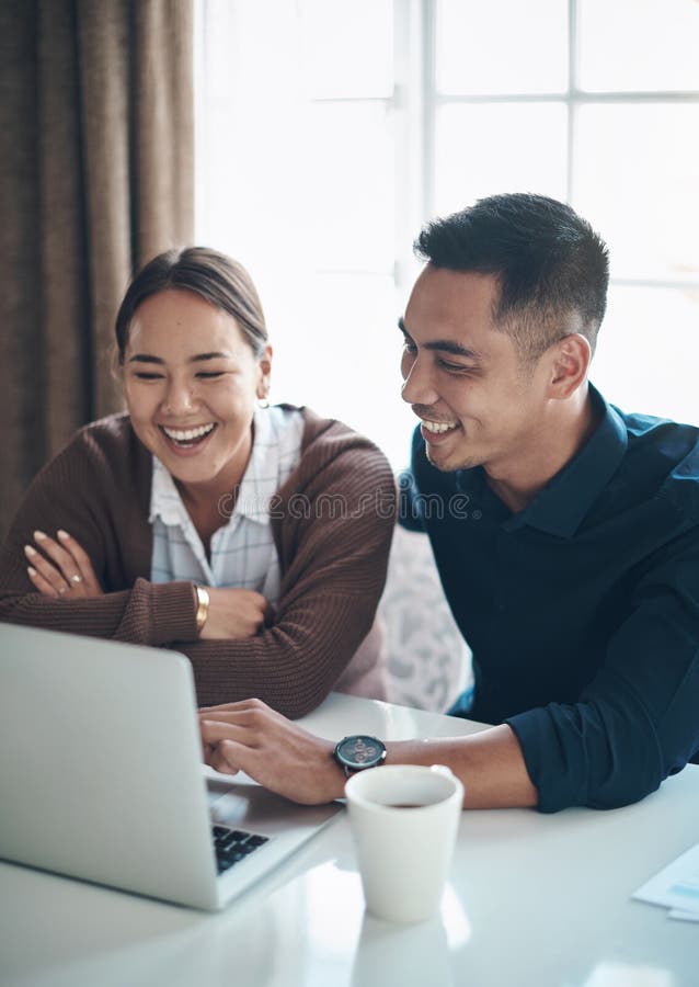 Lets Book it. a Young Couple Using a Laptop Together at Home. Stock ...