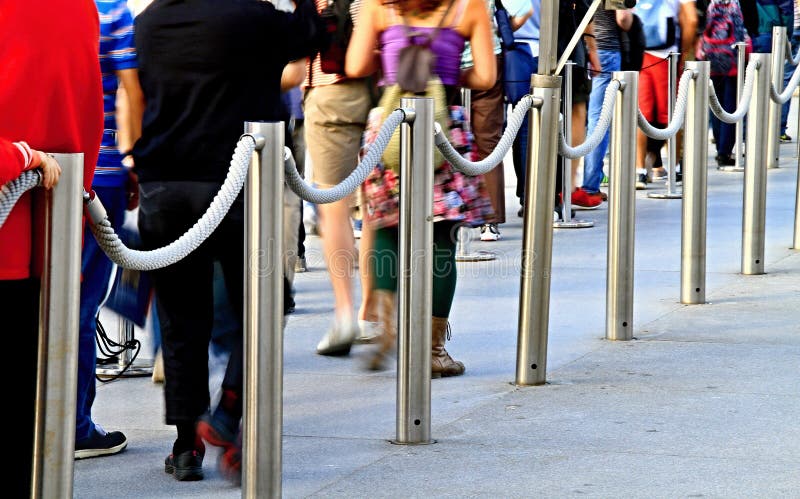 Leute-Anstehen stockbild. Bild von eingang, kaufen, frau - 53762779