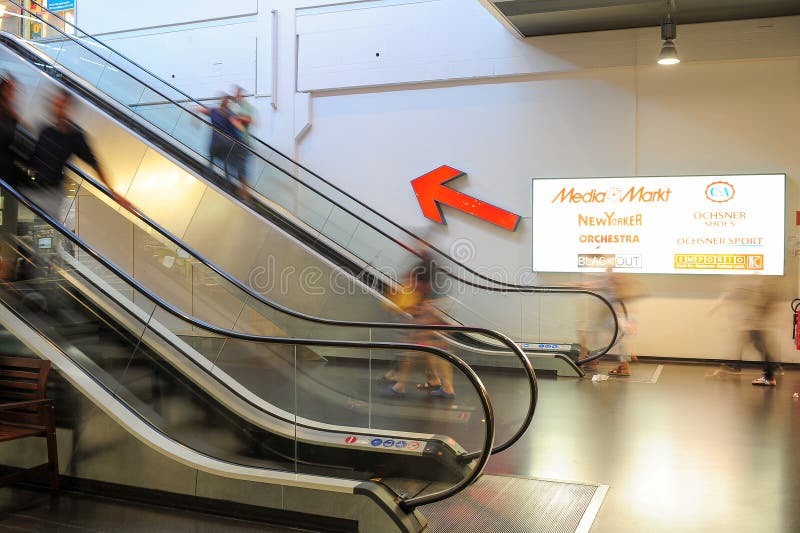 Rolltreppen In Einem Modernen Einkaufszentrum In Sydney Australia ...