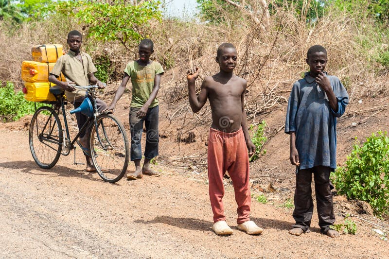 Leute im PORTO-NOVO, BENIN redaktionelles bild. Bild von redaktionell ...