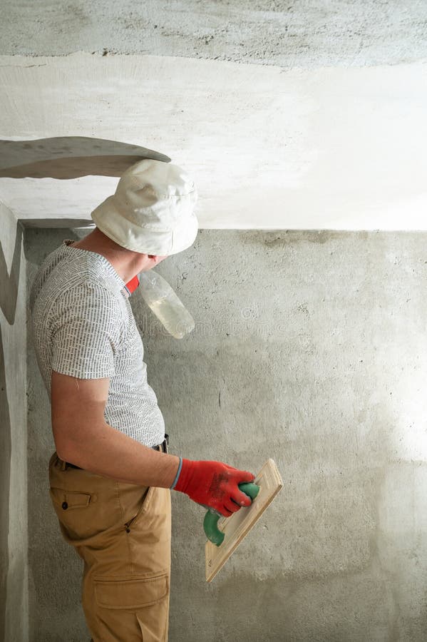 Leveling of Lime Plaster with a Grater with a Moisture-absorbing Sponge ...