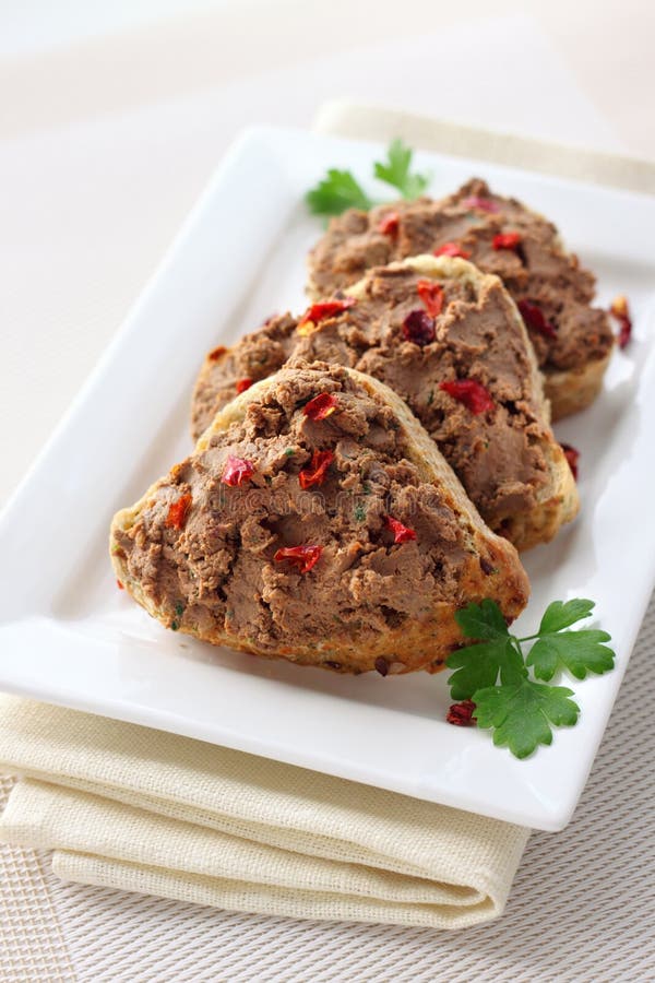 Leverpastei met paprika stock afbeelding. Image of plakken - 31351637