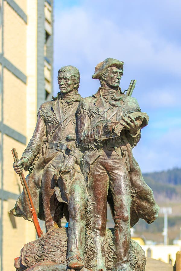 Lewis and Clark Statue in Seaside, Oregon Editorial Stock Photo - Image ...