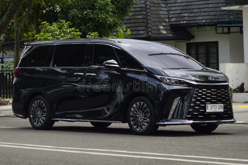 Lexus LM350h V6 AH40 2024 editorial photo. Image of black - 303836076