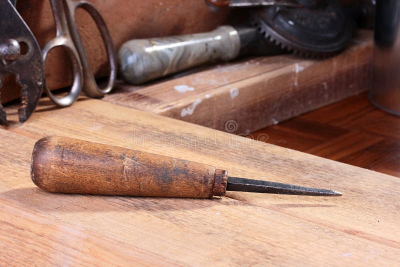 Herramienta De Costura De La Lezna Imagen de archivo - Imagen de ...