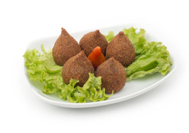 Libanesisk Mat Med Friterad Kibe Isolerad På Vitt Fotografering för ...