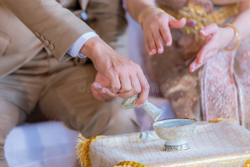 Libation, Thai Engagement, Pour Water in Thai Wedding, Pouring Water in ...