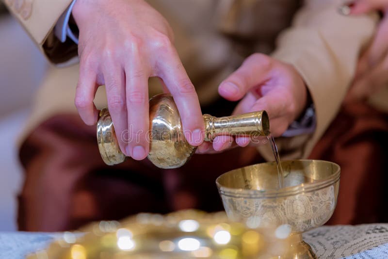 Libation, Thai Engagement, Pour Water in Thai Wedding, Pouring Water in ...
