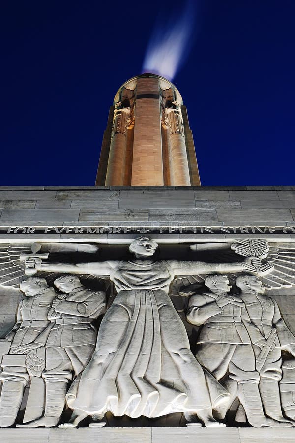 Liberty Memorial, Kansas City Editorial Stock Photo - Image of dusk ...