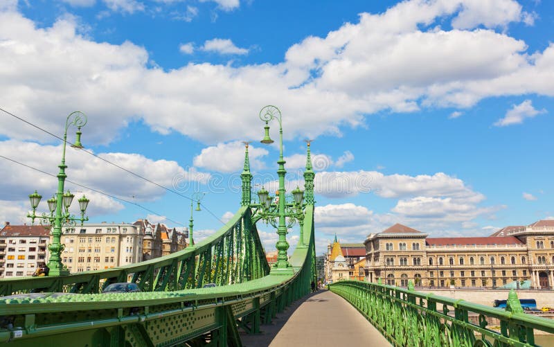 Liberty Bridge (ponte Verde) a Budapest Fotografia Stock - Immagine di ...