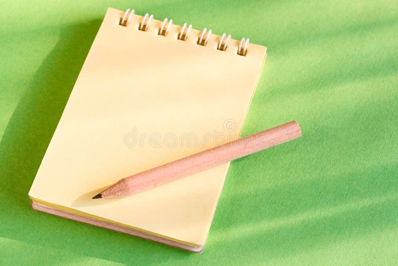 Libreta y lápiz imagen de archivo. Imagen de mensaje - 19625889