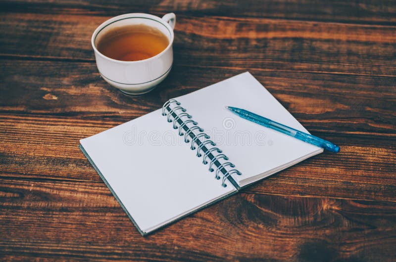 Libreta y pluma foto de archivo. Imagen de expediente - 99675158