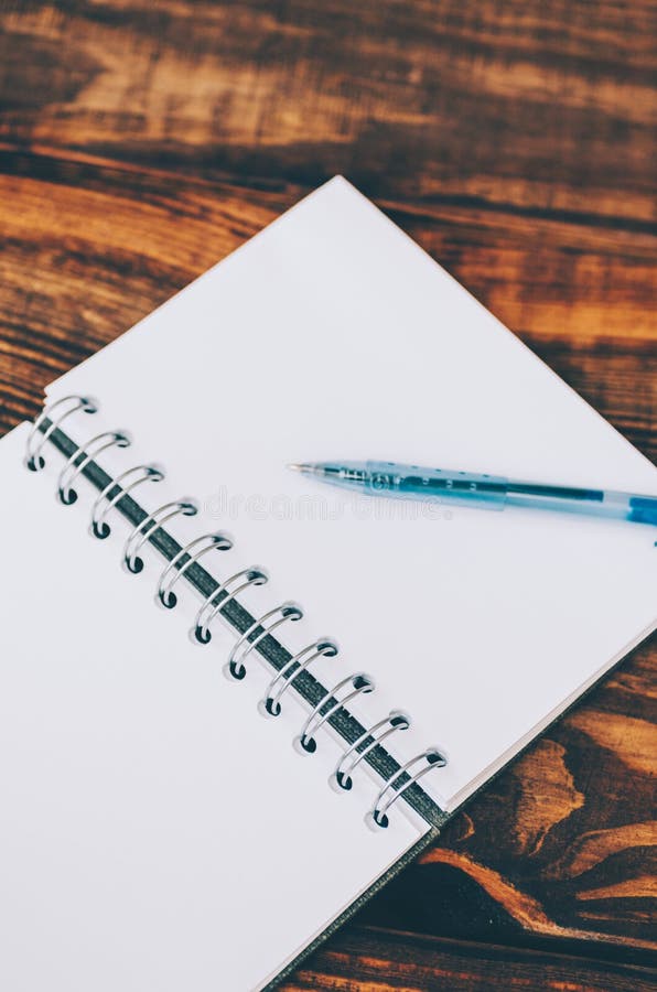Libreta y pluma imagen de archivo. Imagen de idea, café - 99677397