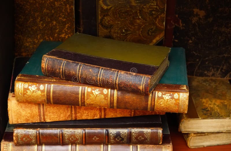 Libri Antichi in Vecchia Biblioteca Immagine Stock - Immagine di sfondo ...