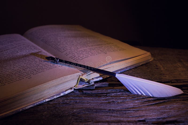 Libro Antico Con Penna E Calamaio Stock Image - Image of books, history ...