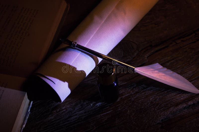 Libro Antico Con Penna E Calamaio Stock Photo - Image of life, penna ...