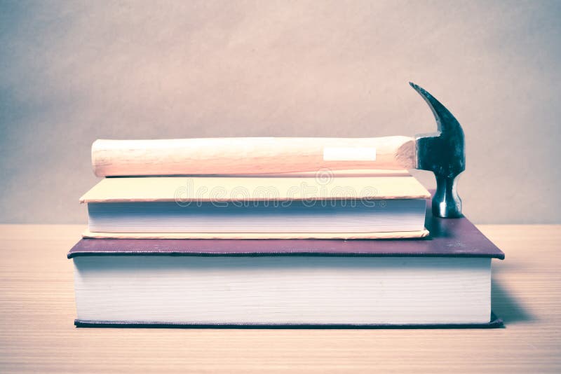 Libro Con Estilo Blanco Y Negro Del Tono Del Color Del Martillo Imagen ...