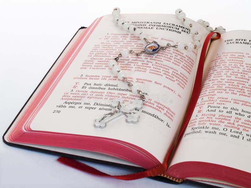 Libro De Rezo Con El Rosario Imagen de archivo - Imagen de latino ...