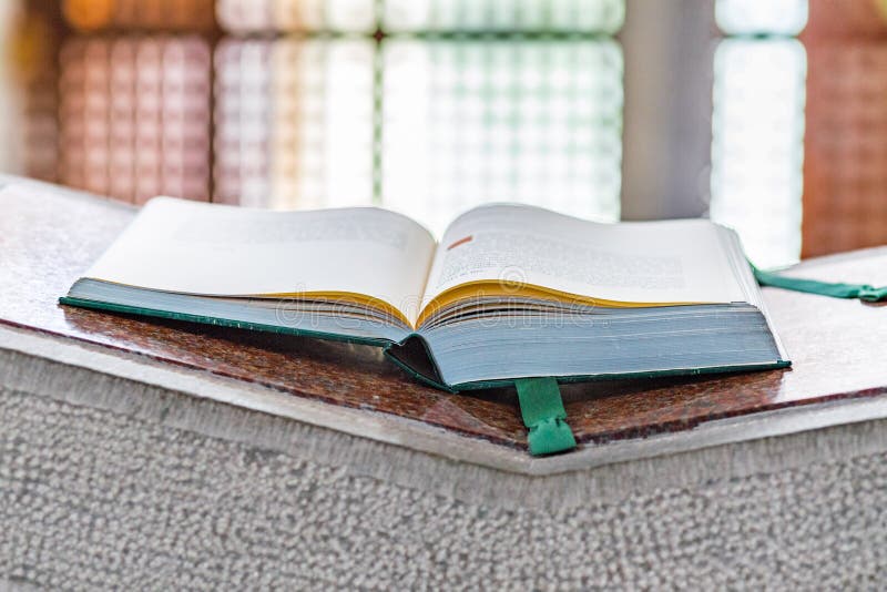 Libro del vangelo fotografia stock. Immagine di romano - 72137064