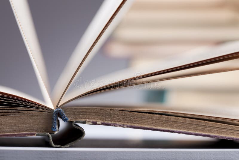 Libro grande abierto foto de archivo. Imagen de primer - 14212106