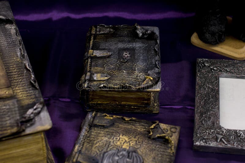 Libro Magico E Mistico Di Magia Dal Pentagramma Fotografia Stock ...