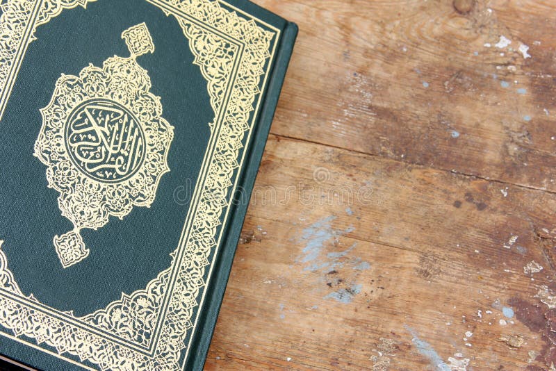 Libro sacro del Corano fotografia stock. Immagine di corano - 66207310