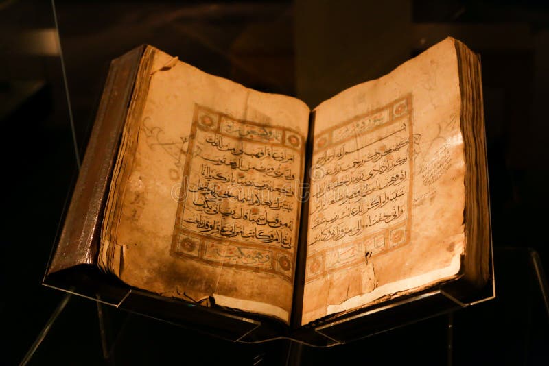 Corano. Libro Scritto a Mano Antico Fotografia Stock Editoriale ...