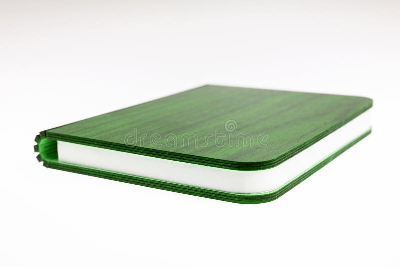Libro Verde Con Tapa En Blanco Aislado Sobre Blanco Imagen de archivo ...