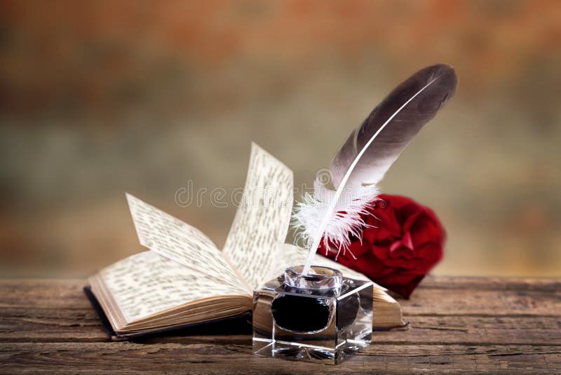 Libro Viejo, Pluma De La Pluma Y Tintero Foto de archivo - Imagen de ...