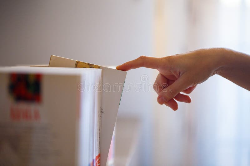 Libros imagen de archivo. Imagen de cubiertas, descolorado - 101403351