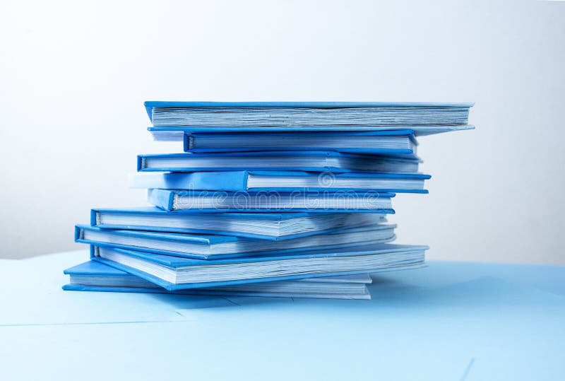 Libros Azules De Fondo Azul, Horizontal Foto de archivo - Imagen de ...