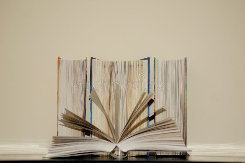 Libros creativos. foto de archivo. Imagen de colores - 201059562