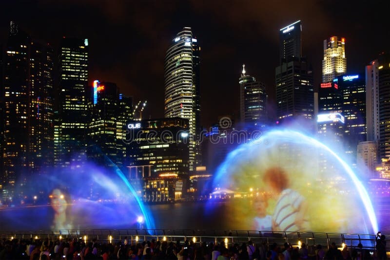 Licht-und Wasser-Show 'wundern Sich Voll' Redaktionelles Stockfoto ...