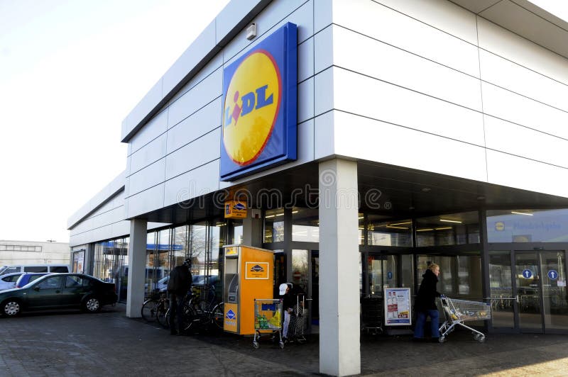 Lidl lager redaktionell arkivbild. Bild av affär, stor - 80496397
