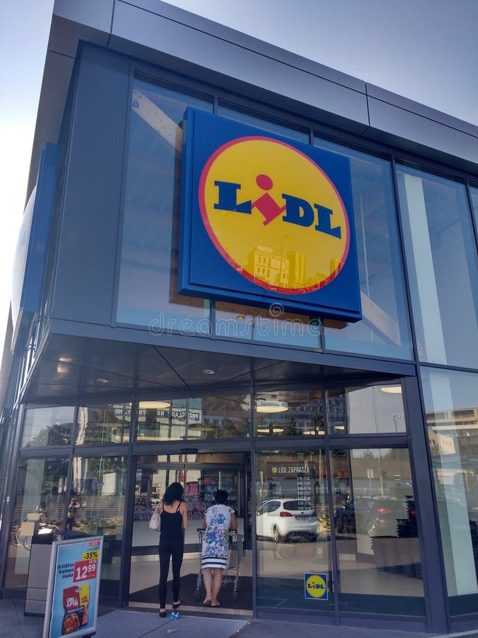 Lidl sklepu wejście zdjęcie editorial. Obraz złożonej z ulica - 76738851