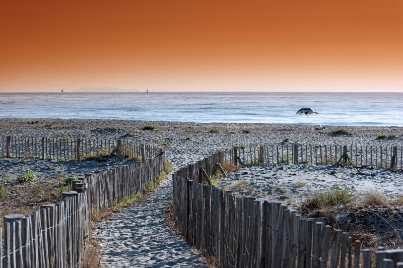 Lido de la Marana海滩 库存照片. 图片 包括有 沙子, 火箭筒, 海运, 旅游业, 黎明 - 97627618