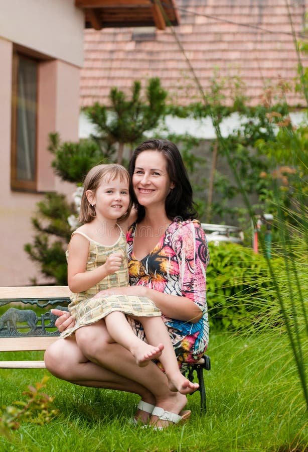 Liefde - moeder en kind stock afbeelding. Image of dochter - 15578721