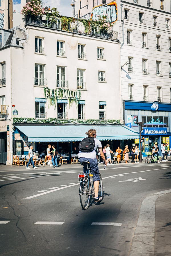 Life in Paris during the Day in Summer in France Editorial Photography ...