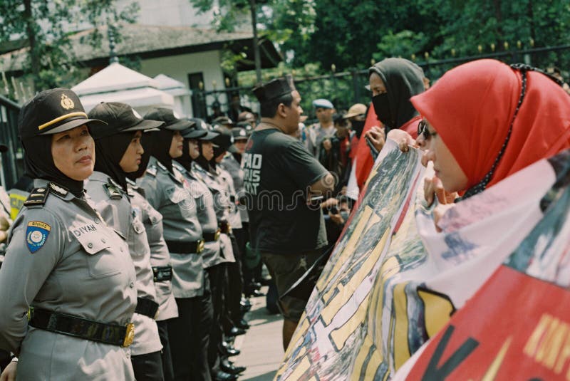 Life in a between the Problematical, the People or Arrogance. Editorial ...