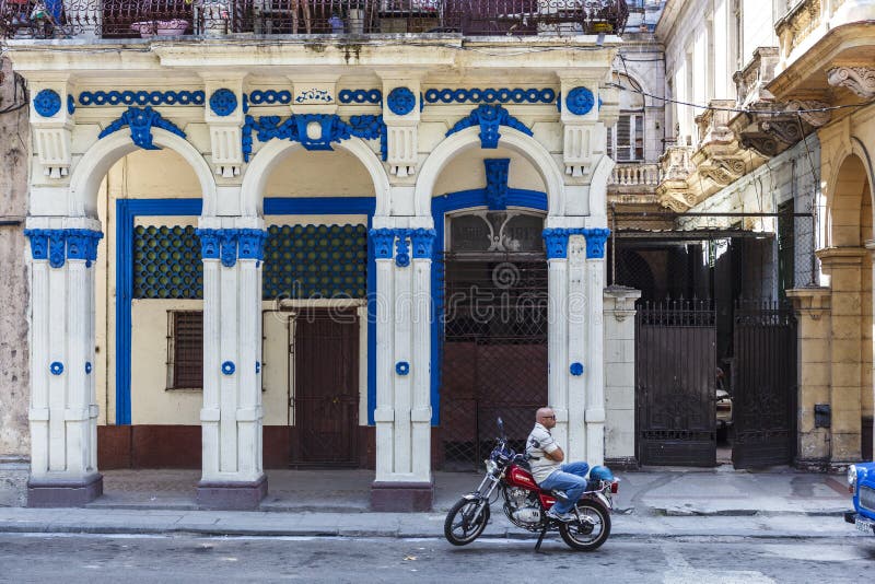 Daily Life in the Streets of Havana, Cuba Editorial Photography - Image ...