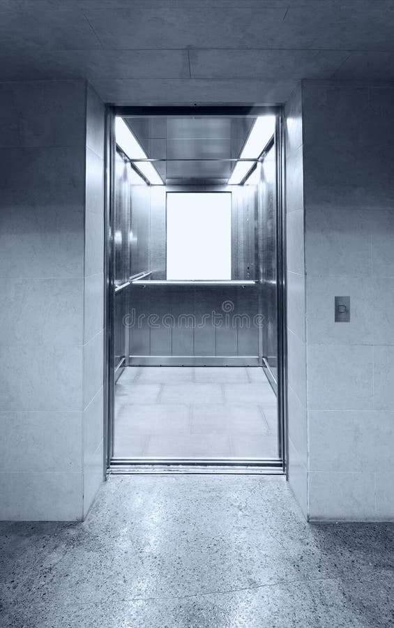 Drukknop binnen de lift stock foto. Image of geborsteld - 68858790