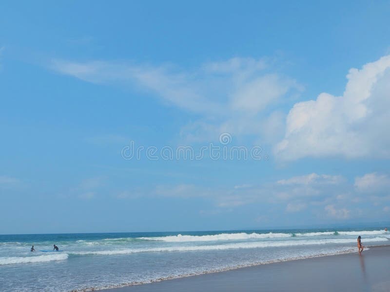 Light Blue Beach Paradise White Sandy Dramatic Ocean Blue Sky White ...