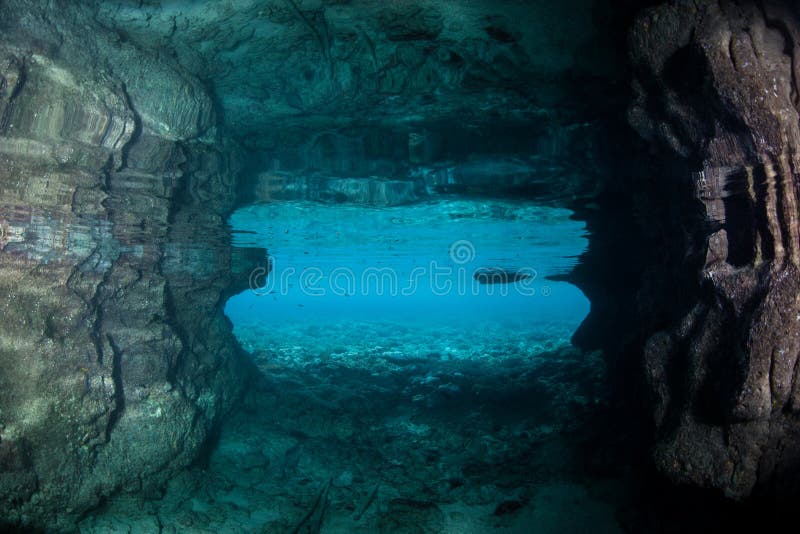 Underwater cavern hole stock image. Image of exit, hole - 13891385