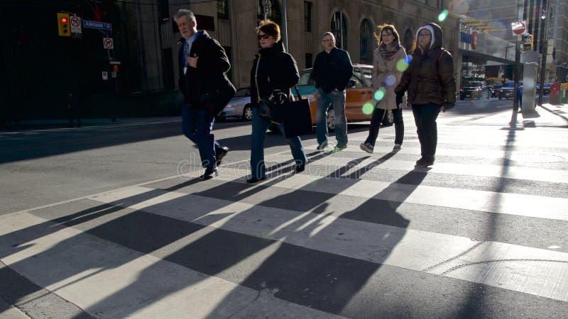 Light and Shadow of People Walking the Crosswalk in Downtown Foto ...
