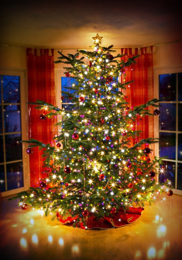 Lighted Decorated Christmas Tree in Living Room. Stock Image - Image of ...