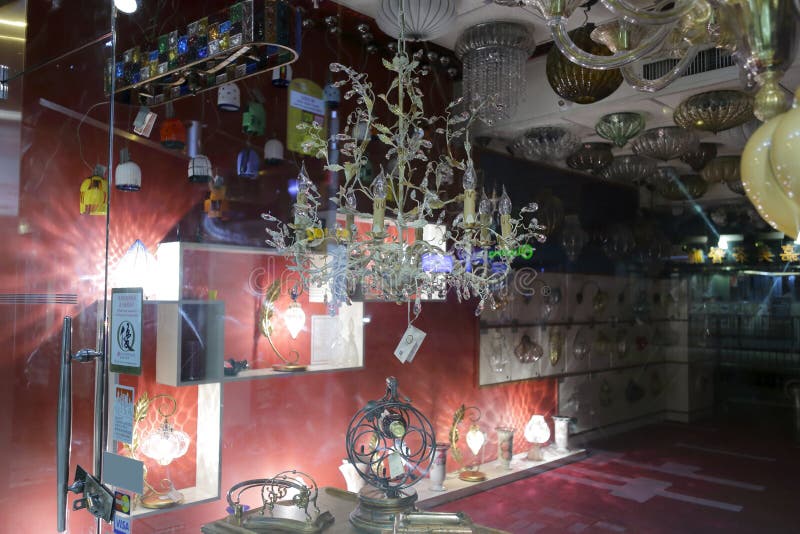 Lighting store editorial stock image. Image of lamp, lighting - 47116549